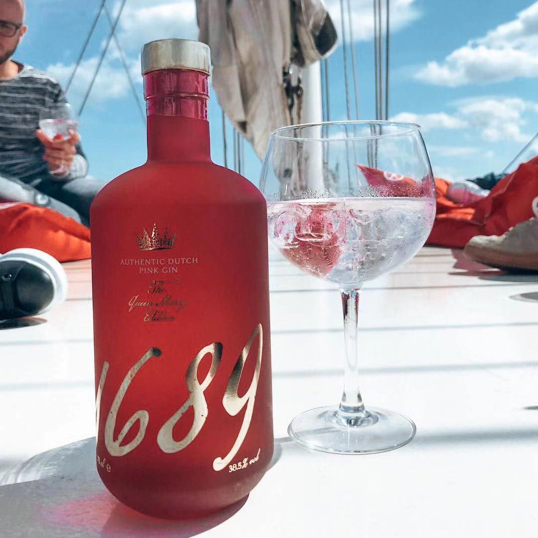 Gin 1689 Queen Mary Pink Gin Gift Set - love edition