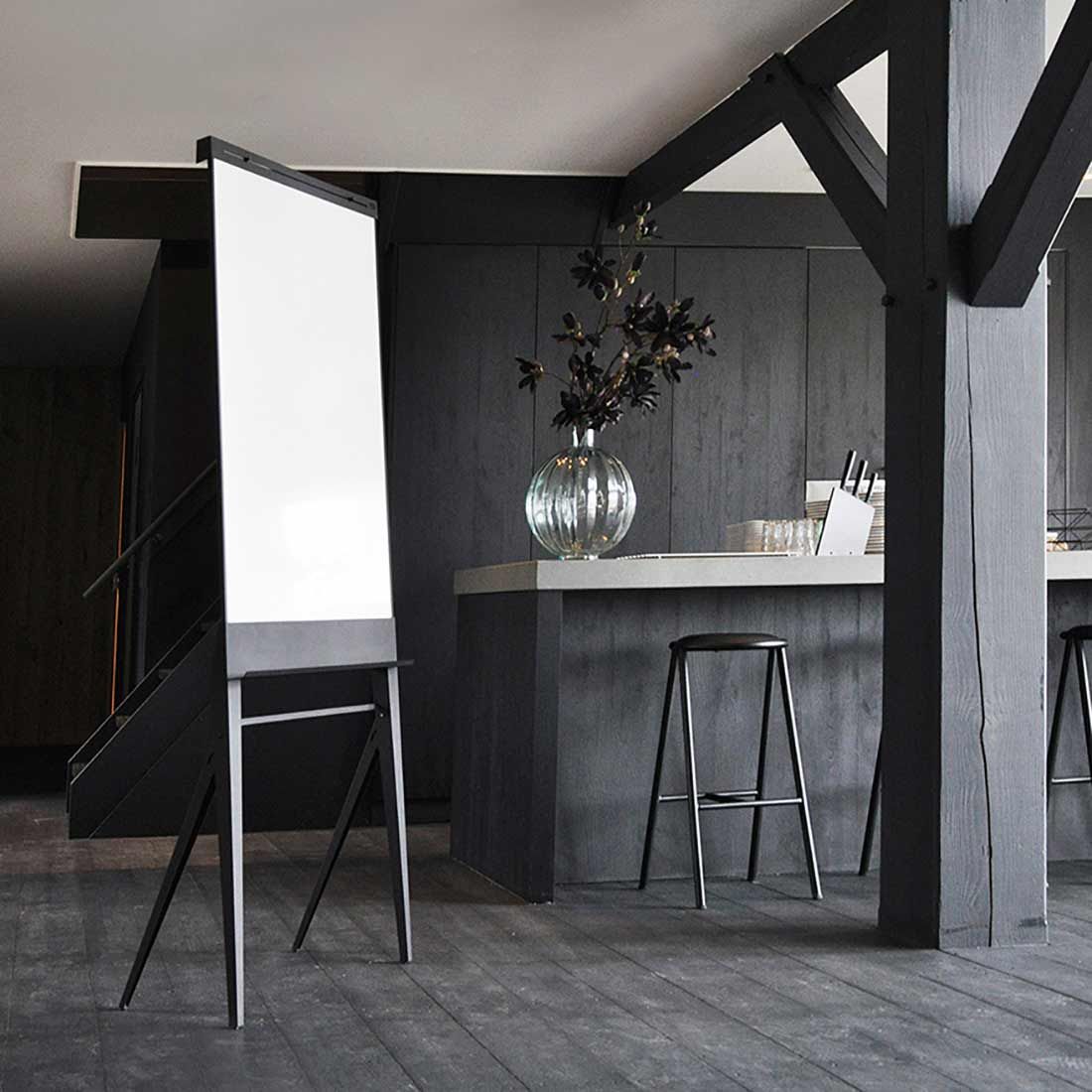 Studio VI.X STRUIS design board black